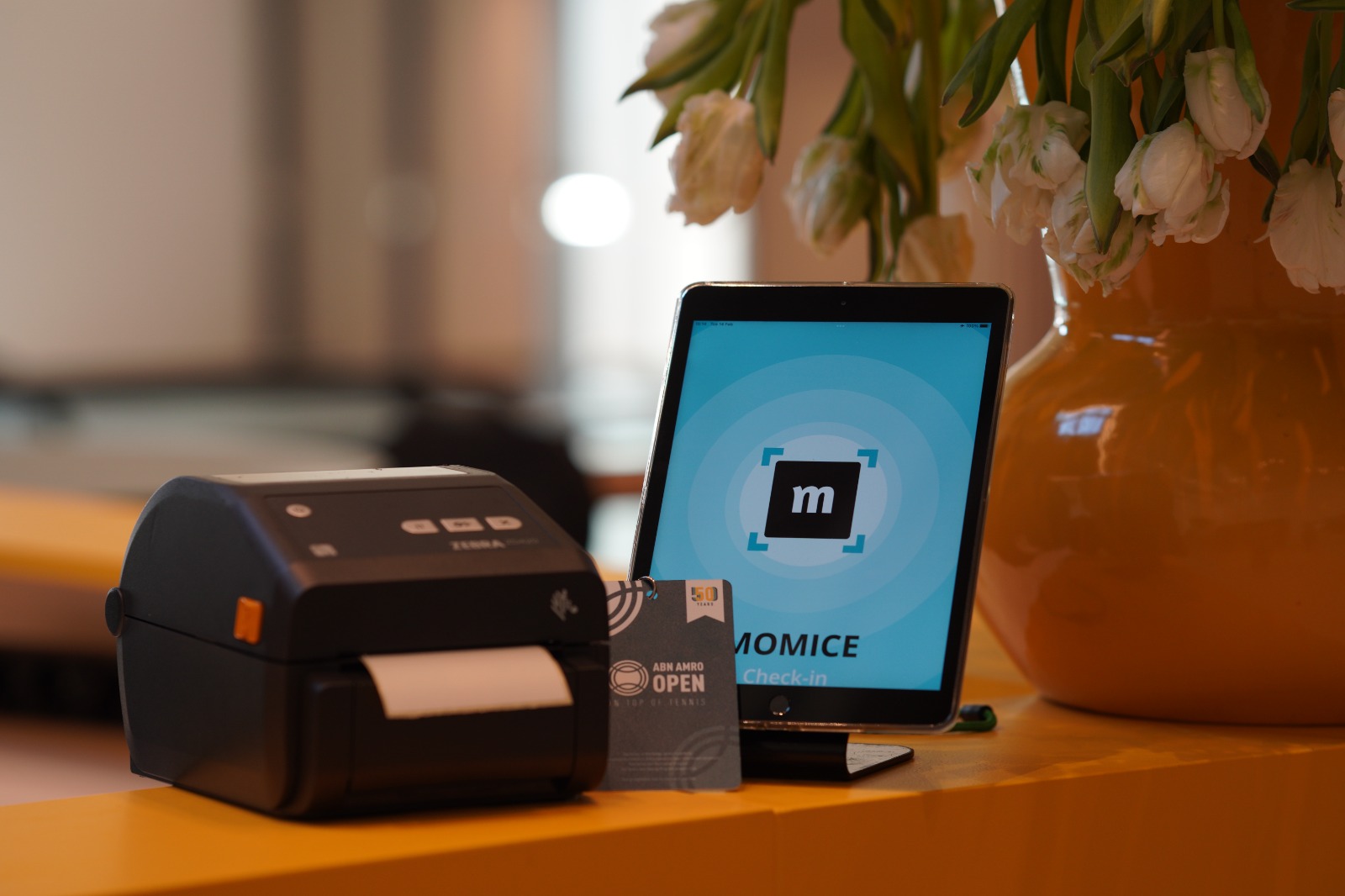 Momice Check-in | On-site bezoekersregistratie en badge printing
